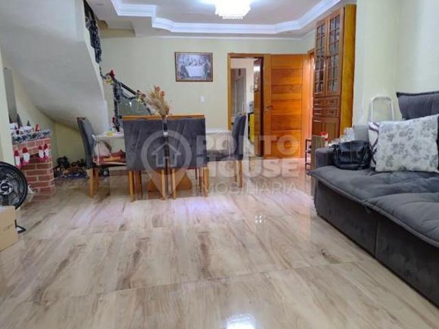 Sobrado reformado de 180m², 3 dormitórios, suíte e 2 vagas em Mirandópolis