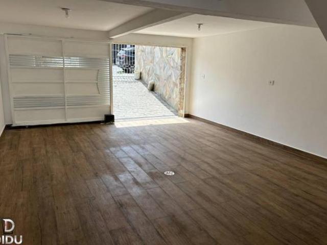 Sobrado Reformado e Desocupado | 180m² | 4 Dormitórios | 3 Vagas | Pronto para Morar