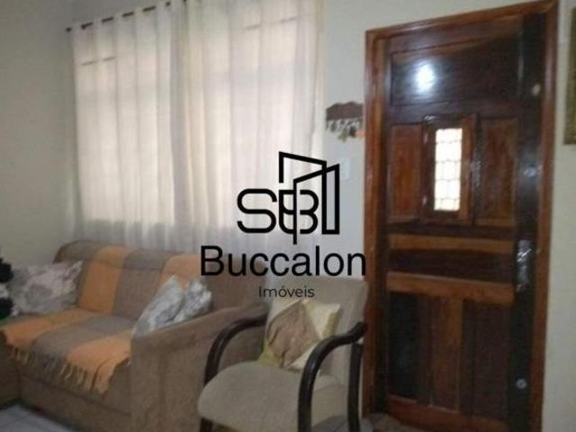 Sobrado Reformado na Vila Mathias — Santos/SP | 70 m² • 2 Dormitórios • Quintal com Churrasqueira •