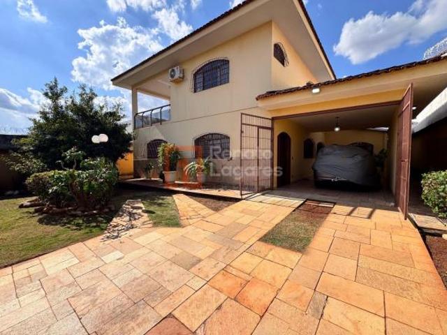 Sobrado residencial no Santa Genoveva – lote amplo e bem localizado