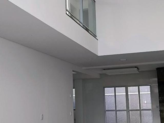 Sobrado residencial no Tarumã com 3 quartos sendo 1 suíte