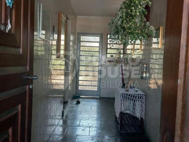 Sobrado residencial à venda, 212m², 4 dormitórios, 1 suíte e 3 vagas de carro