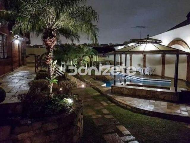 Sobrado Residencial à Venda em Campestre, Santo André – 5 suítes, 10 vagas