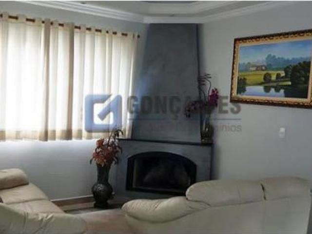 Sobrado Residencial à Venda em Nova Petrópolis, SBC – 4 Quartos, 6 Vagas