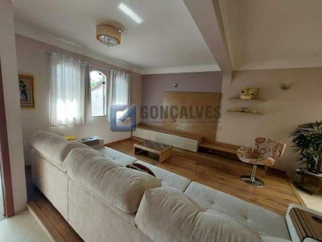 Sobrado residencial à venda em Nova Petrópolis, SBC — 212 m² com 6 vagas