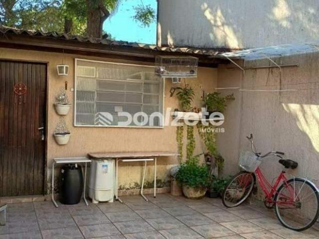 Sobrado Residencial à venda em Santo André Jd. Bela Vista — 2 dorms, quintal e 2 vagas