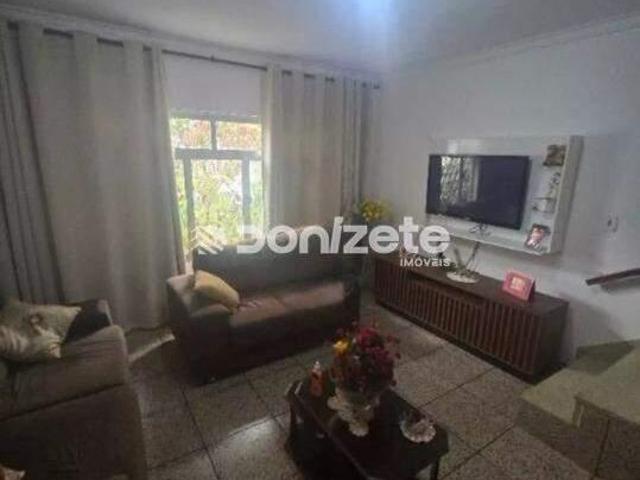 Sobrado residencial à venda em Santo André Vila Scarpelli | 3 dorms, 2 vagas