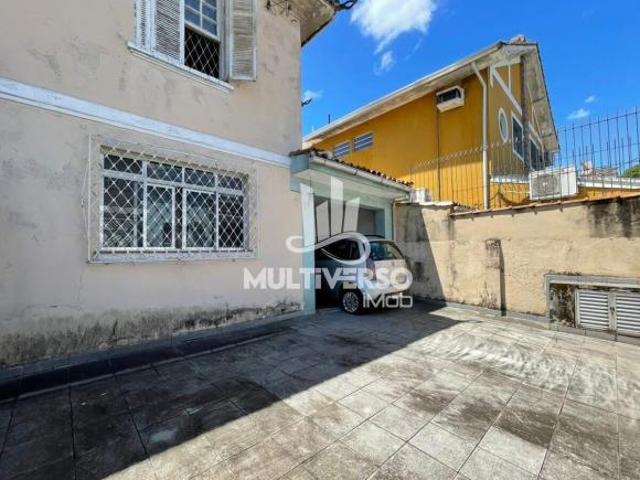 Sobrado Residencial à Venda em Santos – Vila Mathias, 138 m², 2 Quartos, 2 Vagas, Frente