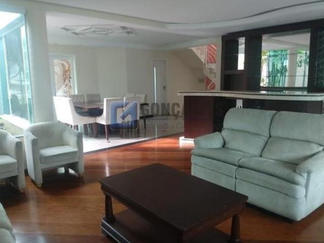 Sobrado Residencial à Venda em Parque Terra Nova II, São Bernardo do Campo – 6 Quartos, 3 Suítes