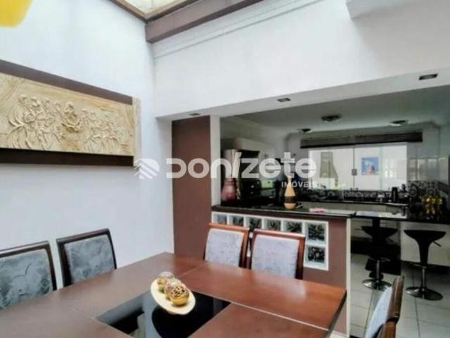 Sobrado Residencial à Venda em Vila Alpina, Santo André – 206 m², 3 quartos 2 Suítes, 3 Vagas