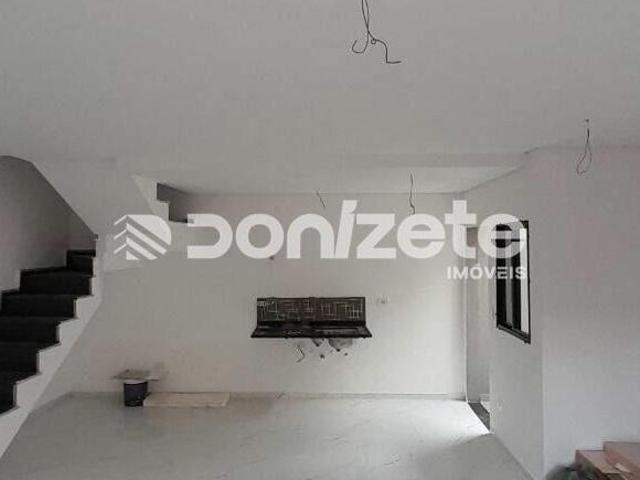 Sobrado Residencial à Venda em Vila Clarice, Santo André – 2 Suites, 3 Vagas