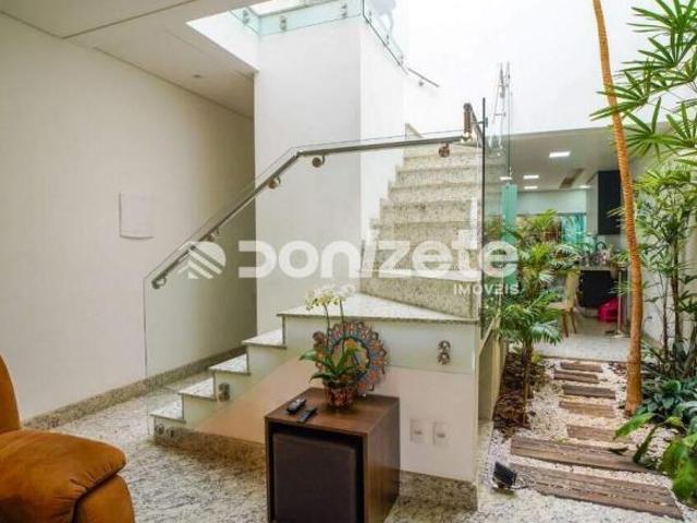 Sobrado Residencial à Venda em Vila Pinheirinho Santo André – 3 suítes, 4 vagas, mobiliado