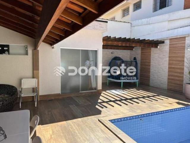 Sobrado Residencial à Venda no Jardim, Santo André – 5 suítes, 6 vagas