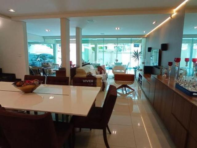 Sobrado Residencial Alto Padrão com 3 suítes, área de lazer à venda em Gonzaga, Santos – Financiamen