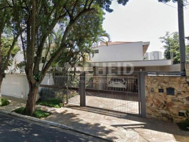 Sobrado residencial com 419m2 em 3 pavimentos com piscina no Brooklin