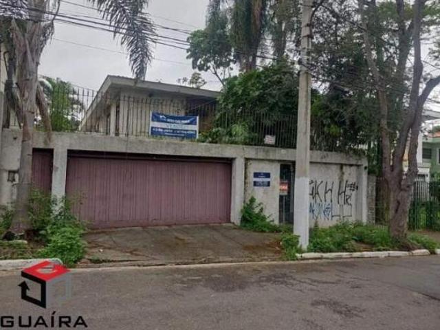 Sobrado Residencial com 4 Dormitórios em Indianópolis com 364m²