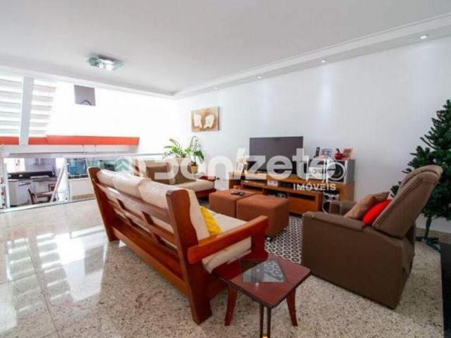 Sobrado Residencial com 4 dormitórios, 2 suítes e 4 vagas em Vila Gilda, Santo André – Aceita Financ
