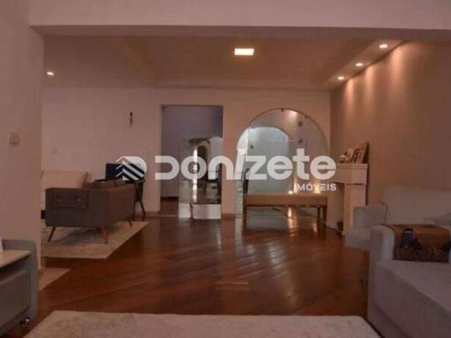 Sobrado Residencial com 4 Quartos, 3 Suítes e 6 Vagas em Santo André – Vila Scarpelli