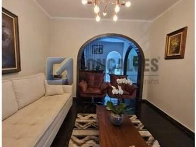 Sobrado Residencial com 4 Quartos, 2 Vagas e Lareira no Centro de São Bernardo do Campo