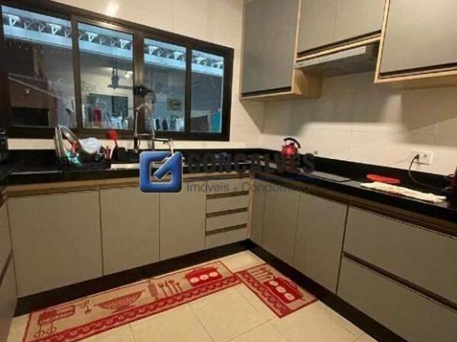 Sobrado Residencial com 4 Quartos, 2 Suítes, Varanda Gourmet e 4 Vagas em Vila Camilópolis, Santo An