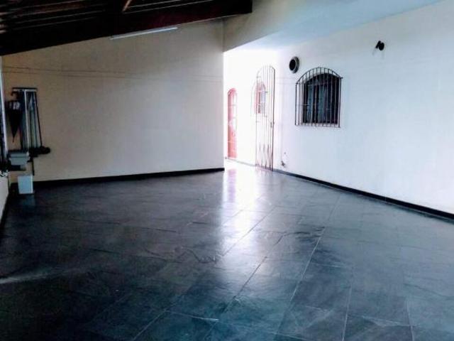 Sobrado Residencial com 4 Quartos, 4 Vagas e Financiamento em Vila Guarani, Santo André