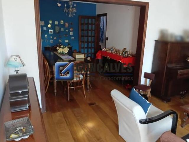 Sobrado Residencial com 4 Quartos, 4 Vagas e 337 m² em Nova Petrópolis SBC