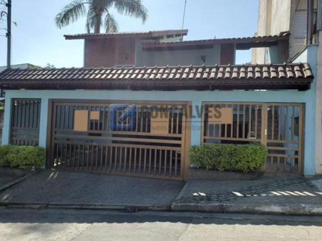 Sobrado Residencial com 4 Quartos e 6 Vagas à Venda em Parque Novo Oratório, Santo André