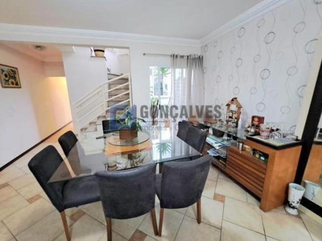 Sobrado residencial com 4 quartos e 3 vagas | Nova Petrópolis, SBC