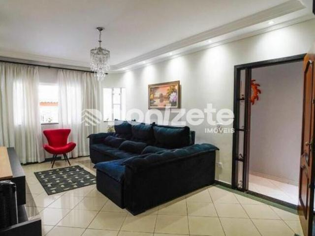 Sobrado residencial com 4 quartos em Vila Alpina, Santo André — Financiamento e permuta aceitos