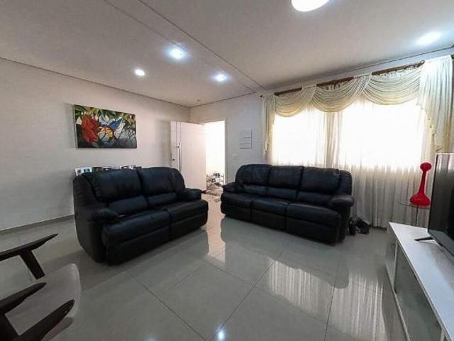 Sobrado Residencial com 4 suítes, 4 vagas e 308 m² em Vila Santa Teresa, Santo André