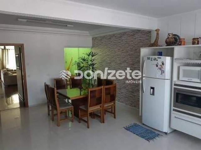 Sobrado Residencial com 4 Suítes, 5 Vagas e Financiamento na Vila Floresta, Santo André