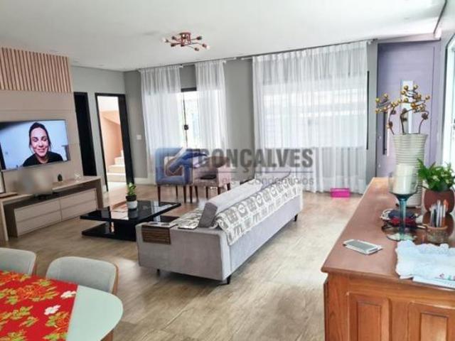 Sobrado Residencial com 4 suítes, 3 vagas e 315 m² em São Bernardo do Campo – Bairro Dos Casa