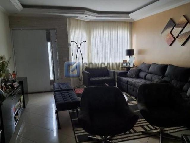 Sobrado residencial com 4 suítes à venda em Parque Jaçatuba, Santo André