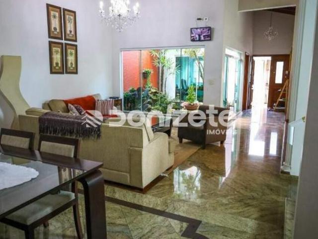 Sobrado Residencial com 4 suítes em Santo André 5 vagas, conforto e padrão alto