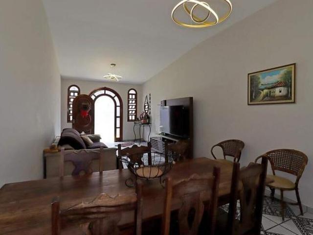 Sobrado Residencial com 5 Quartos em Vila Pires, Santo André – Financia e Permuta