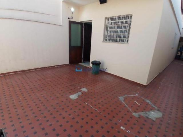 Sobrado residencial com 03 dormitórios, sendo 01 suíte, 03 banheiros e vaga para 02 veículos