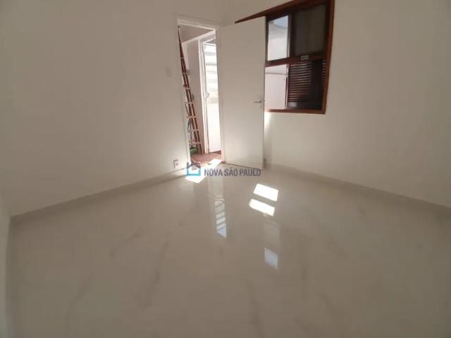 Sobrado residencial com 03 dormitórios, sendo 01 suíte, 03 banheiros e vaga para 02 veículos