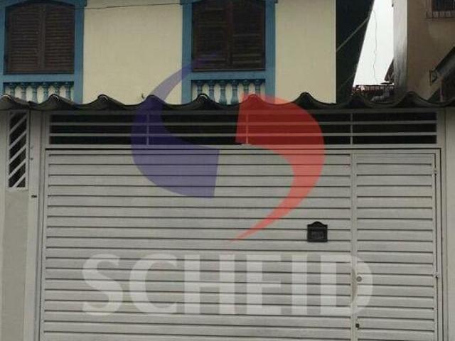 Sobrado residencial com 152m2, 4 quartos, 2 suítes e 2 vagas no Campo Grande