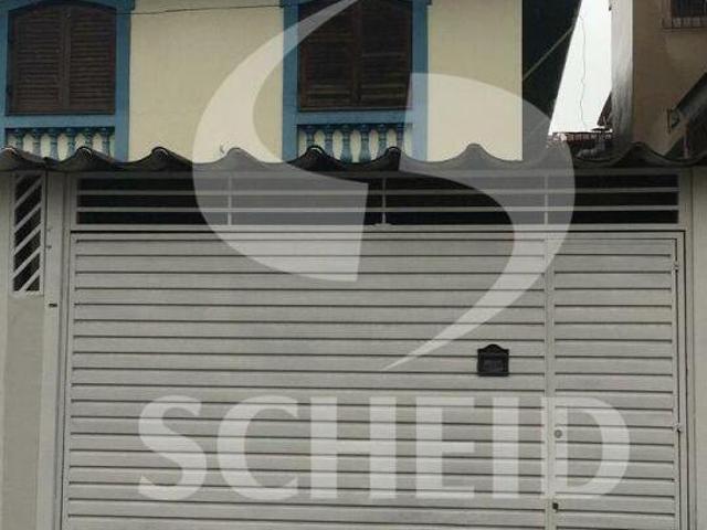 Sobrado residencial com 152m2, 4 quartos, 2 suítes e 2 vagas no Campo Grande