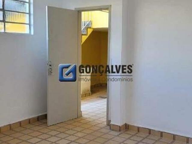 Sobrado Residencial com 2 Quartos, 3 Vagas e Inquilino em São Bernardo do Campo Baeta Neves