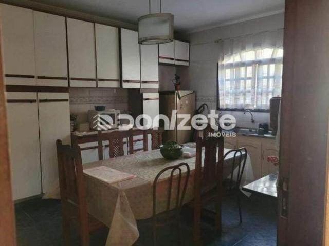 Sobrado Residencial com 2 Suítes, 6 Vagas e Ampla Área em Santo André Utinga