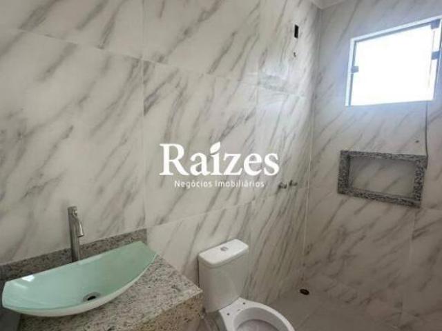 Sobrado Residencial com 2 Suítes, 2 Vagas e Porcelanato – Novo Mundo, Uberlândia