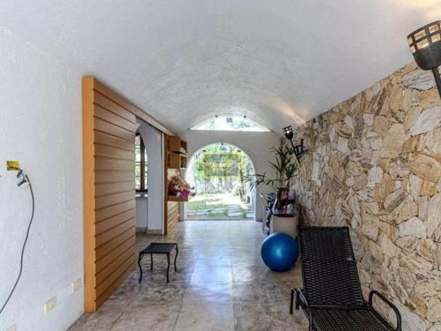 Sobrado residencial, com 300 metros de área útil, para venda no Pacaembu