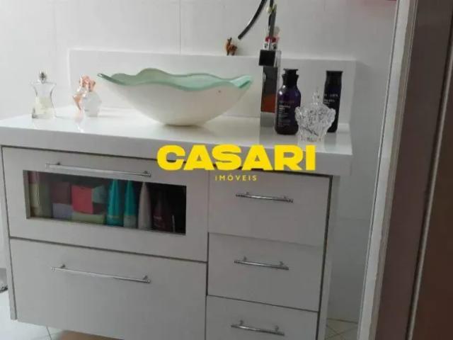 Sobrado Residencial com 3 Dormitórios, 1 Suíte e 2 Vagas edicula com 2 dormitórios sala e cozinha
