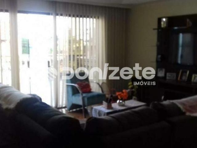 Sobrado Residencial com 3 Dormitórios, 2 Suítes e 4 Vagas em Vila Valparaíso, Santo André