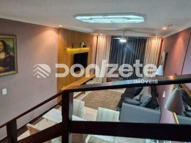 Sobrado Residencial com 3 Dormitórios, 3 Vagas e Financiamento em Vila Helena, Santo André