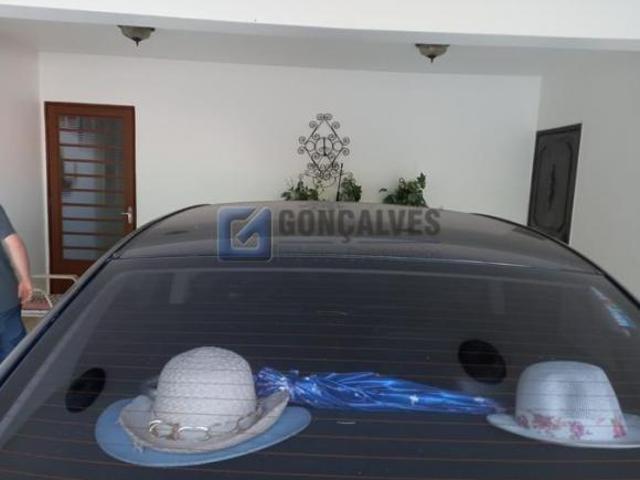 Sobrado Residencial com 3 Dormitórios, 4 Vagas e Quintal em Jordanópolis, SBCampo