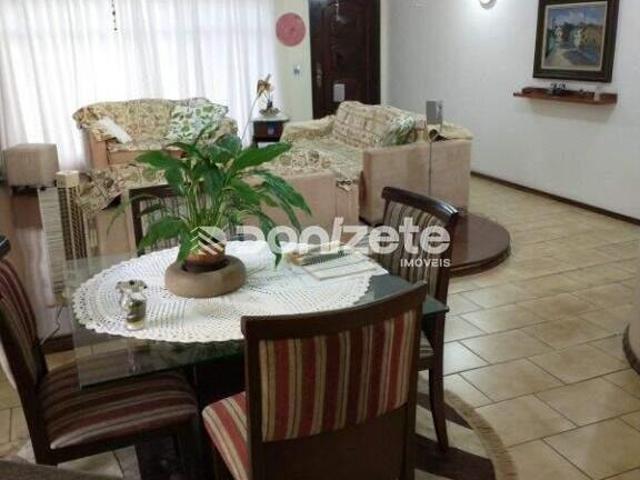 Sobrado Residencial com 3 Quartos, 1 Suíte e 3 Vagas em Santo André Centro — Financia e Aceita Permu