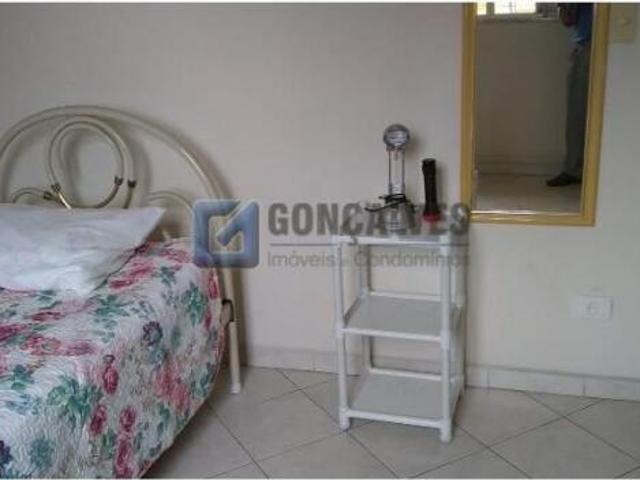 Sobrado Residencial com 3 Quartos, 2 Vagas e Quintal em Santa Terezinha, SBC