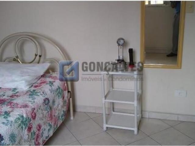 Sobrado Residencial com 3 Quartos, 2 Vagas e Quintal em Santa Terezinha, SBC